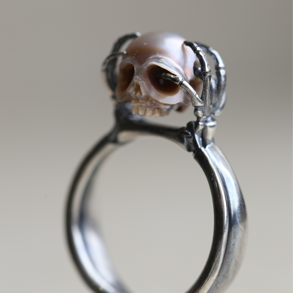 Be A Thinker Grey Pearl Cranium Ring™ Skull Accessories – A Symbol of ...